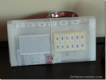 DIY Newlyweds: DIY Home Decorating Ideas & Projects: Easy Receipt Organizer